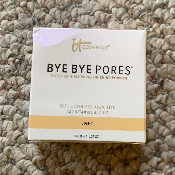 it cosmetics | Makeup | It Cosmetics Bye Bye Pores Finishing Powder ...